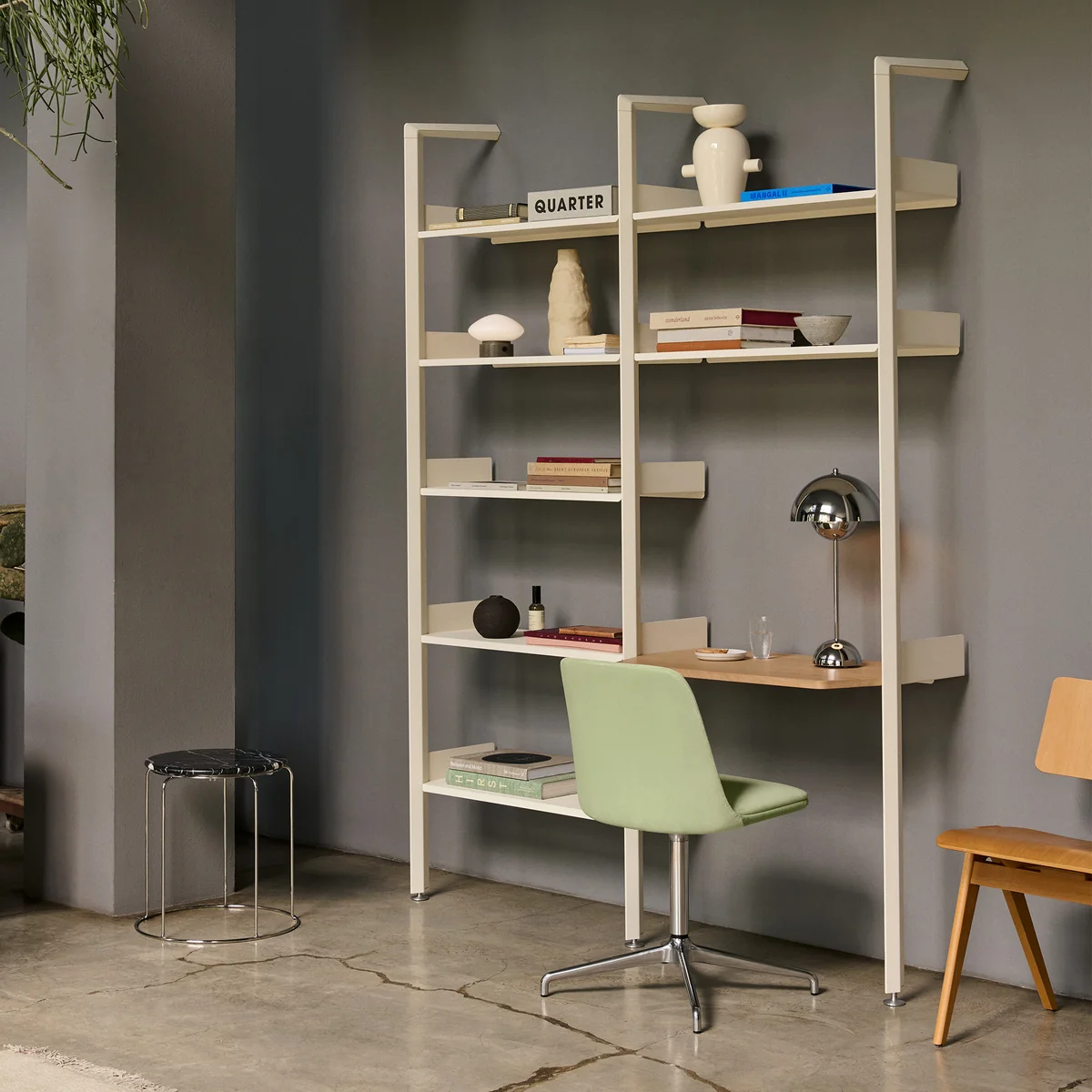 & Tradition - Rombe Configuration B Étagère avec plateau de bureau | Connox